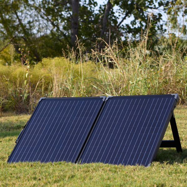 Hammacher Schlemmer: The 100 Watt Heavy Duty Briefcase Solar Panel