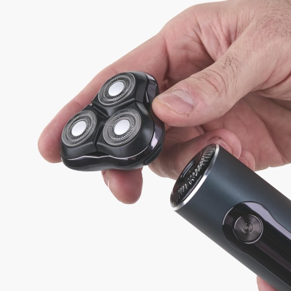 Hammacher Schlemmer: Men's All in One Grooming Kit