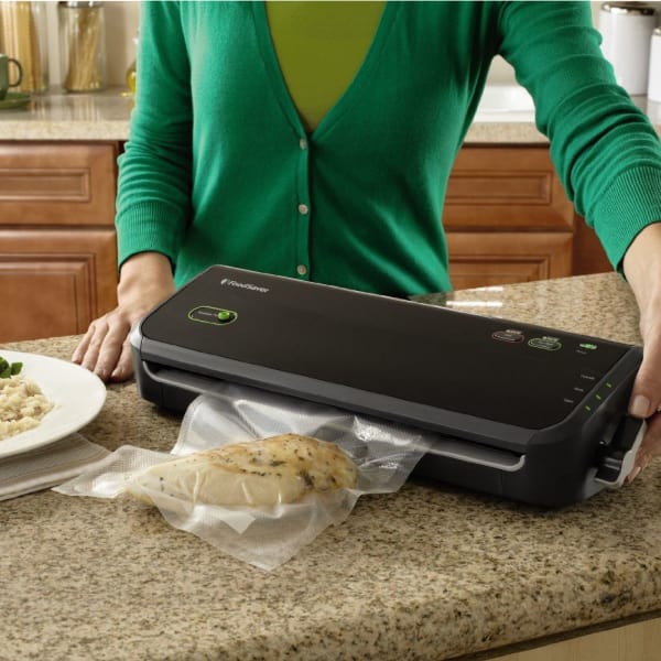 MorningSave: FoodSaver FM2000 Vacuum Sealing System with Starter Bag ...