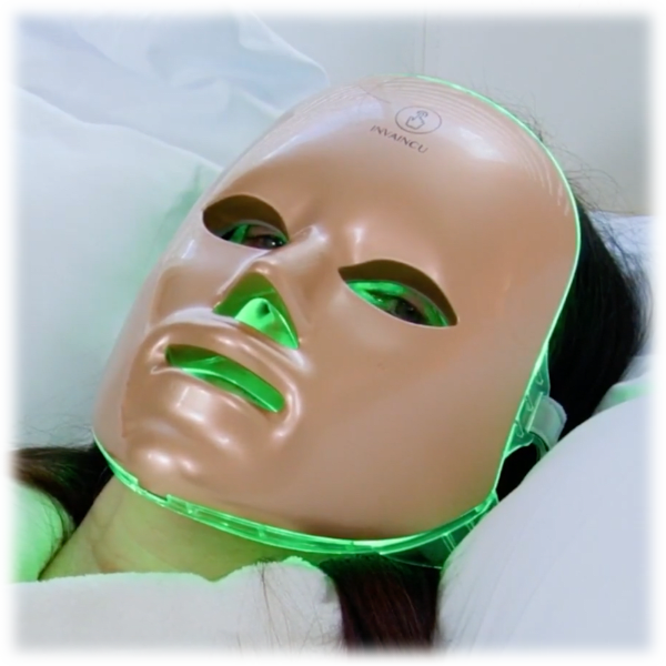 MorningSave: Invaincu Golden Beauty LED Therapy Mask