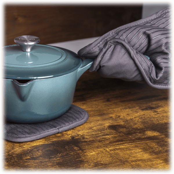 SideDeal: Big Red House 4-Piece Heat Resistant Pot Holders